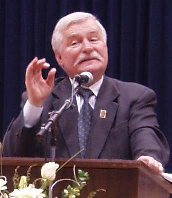 Lech Wałęsa - keynote speaker - Global Speakers Bureau